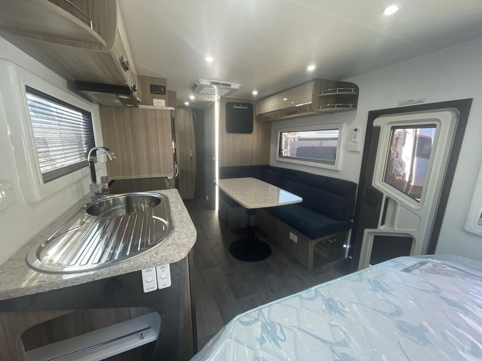 ASPIRE 617-1 (3 BUNKS) | Avan RV