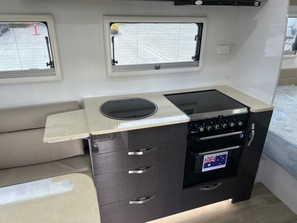 INFINITY 609 HARDTOP | Avan RV