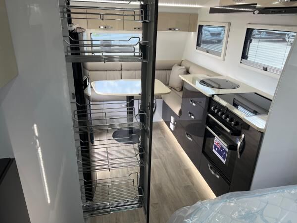 INFINITY 609 HARDTOP | Avan RV