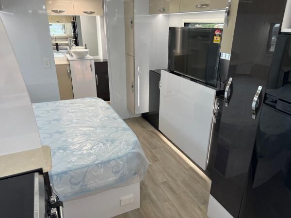 INFINITY 609 HARDTOP | Avan RV